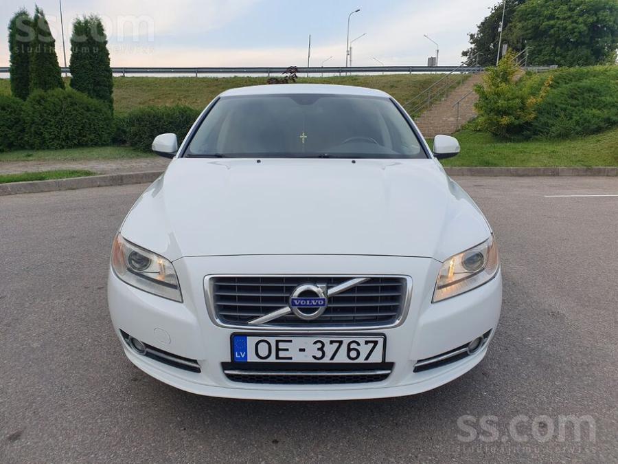 White Volvo S80 2010 in Daugavpils, with an engine capacity of 2.40 L and mileage of 0 thousand km for 4800 €, photo 12 on AUTOMOTO.COM.LV