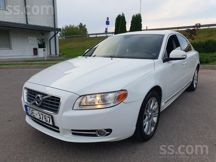 White Volvo S80 2010 in Daugavpils, with an engine capacity of 2.40 L and mileage of 0 thousand km for 4800 €, photo 13 on AUTOMOTO.COM.LV