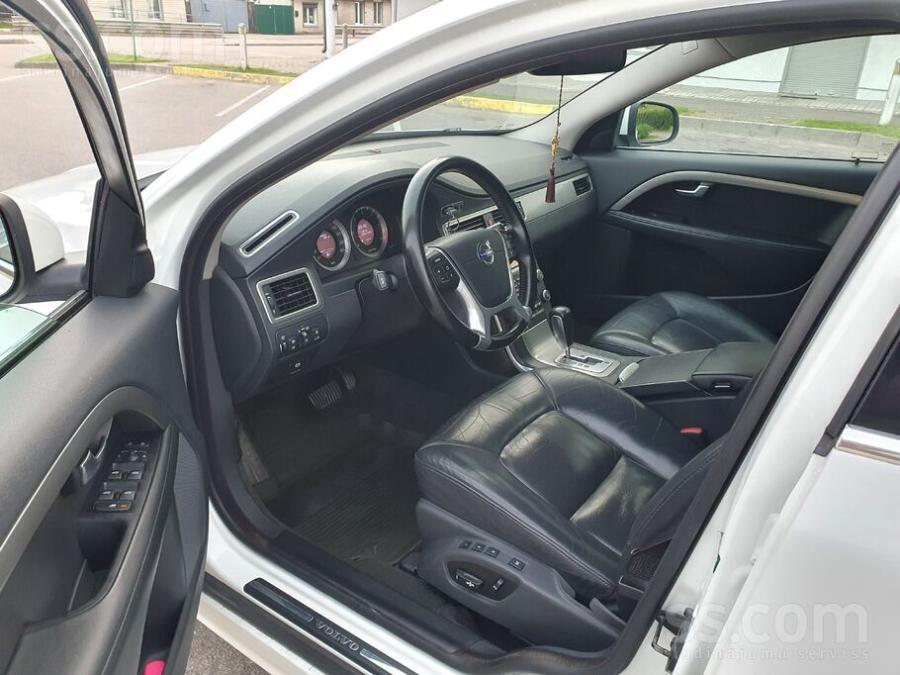 White Volvo S80 2010 in Daugavpils, with an engine capacity of 2.40 L and mileage of 0 thousand km for 4800 €, photo 14 on AUTOMOTO.COM.LV