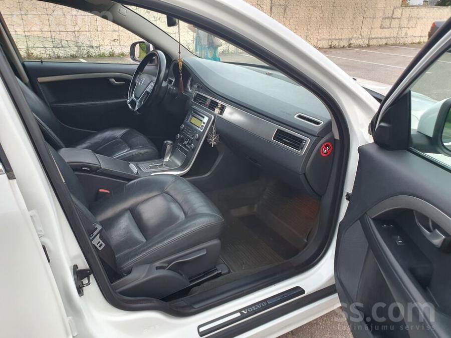 White Volvo S80 2010 in Daugavpils, with an engine capacity of 2.40 L and mileage of 0 thousand km for 4800 €, photo 16 on AUTOMOTO.COM.LV