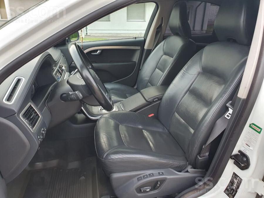 White Volvo S80 2010 in Daugavpils, with an engine capacity of 2.40 L and mileage of 0 thousand km for 4800 €, photo 17 on AUTOMOTO.COM.LV