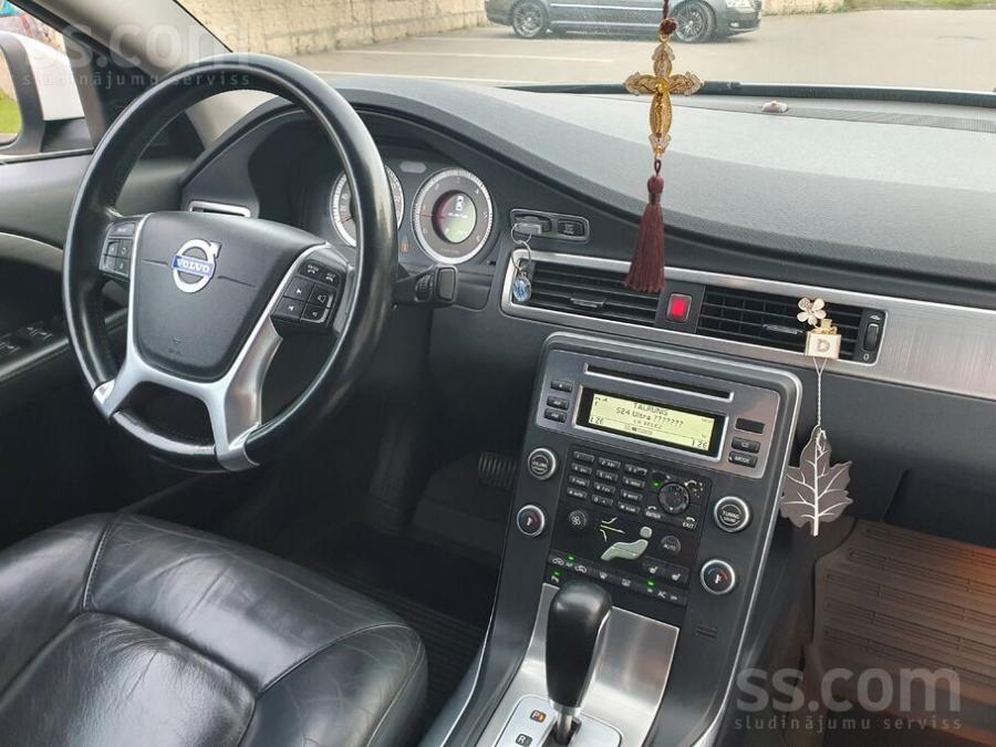 White Volvo S80 2010 in Daugavpils, with an engine capacity of 2.40 L and mileage of 0 thousand km for 4800 €, photo 19 on AUTOMOTO.COM.LV