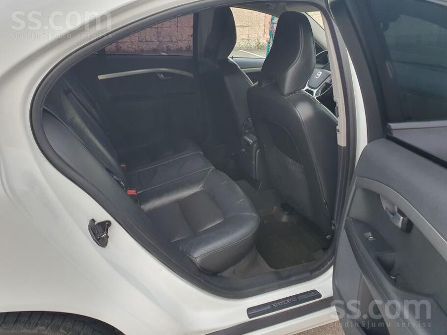 White Volvo S80 2010 in Daugavpils, with an engine capacity of 2.40 L and mileage of 0 thousand km for 4800 €, photo 24 on AUTOMOTO.COM.LV