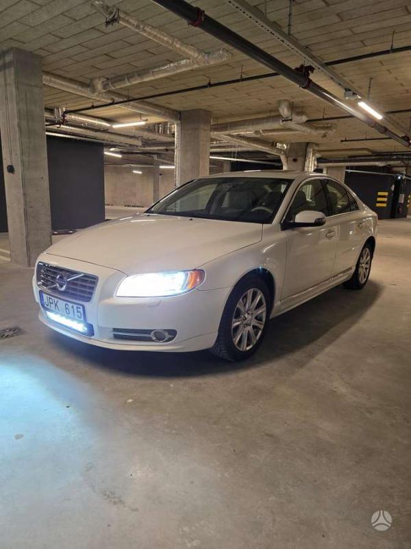 White Volvo S80 2010 in Vilnius, with an engine capacity of 3.19 L and mileage of 320 thousand km for 3000 €, photo 3 on AUTOMOTO.COM.LV