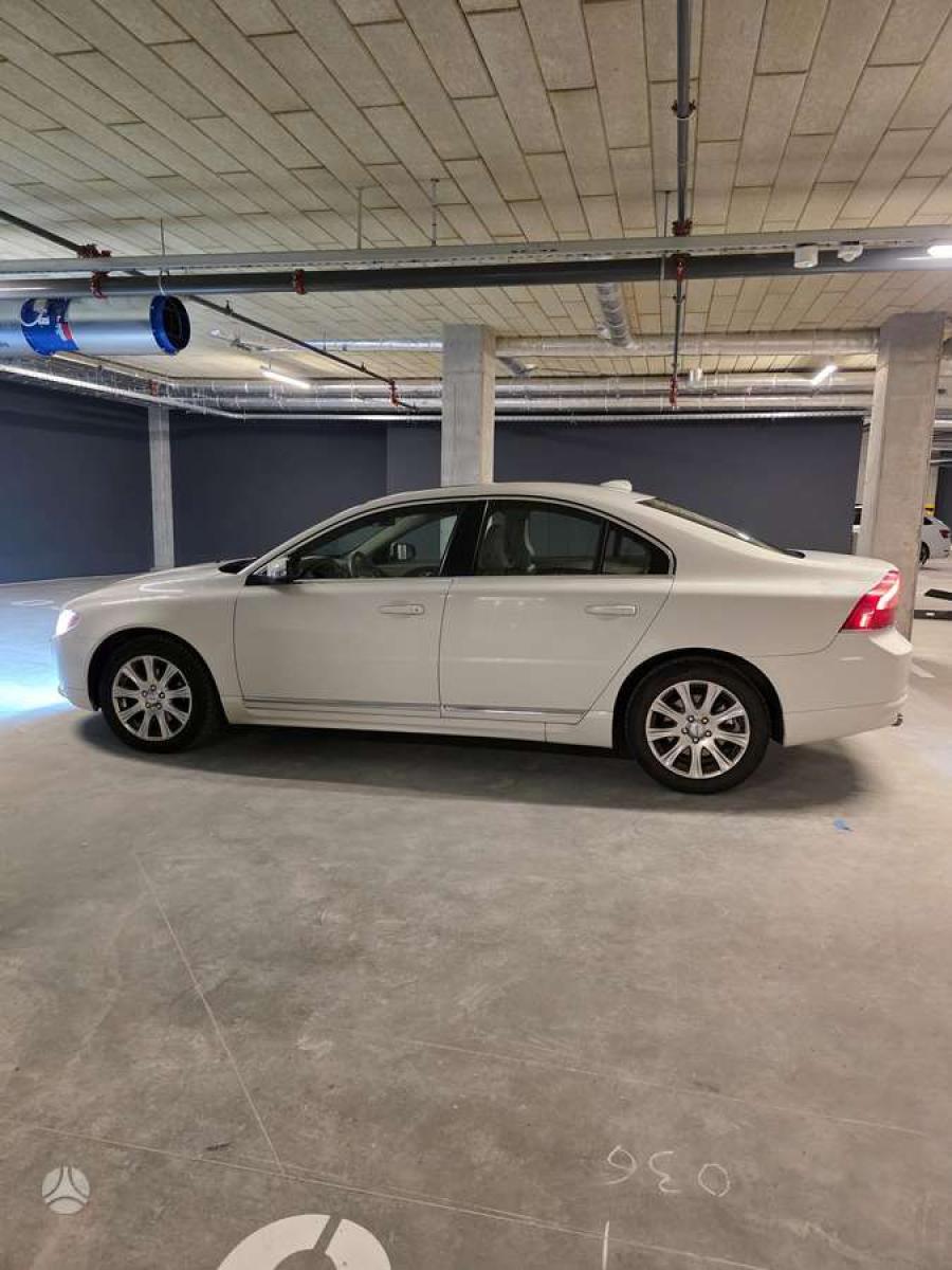 White Volvo S80 2010 in Vilnius, with an engine capacity of 3.19 L and mileage of 320 thousand km for 3000 €, photo 4 on AUTOMOTO.COM.LV