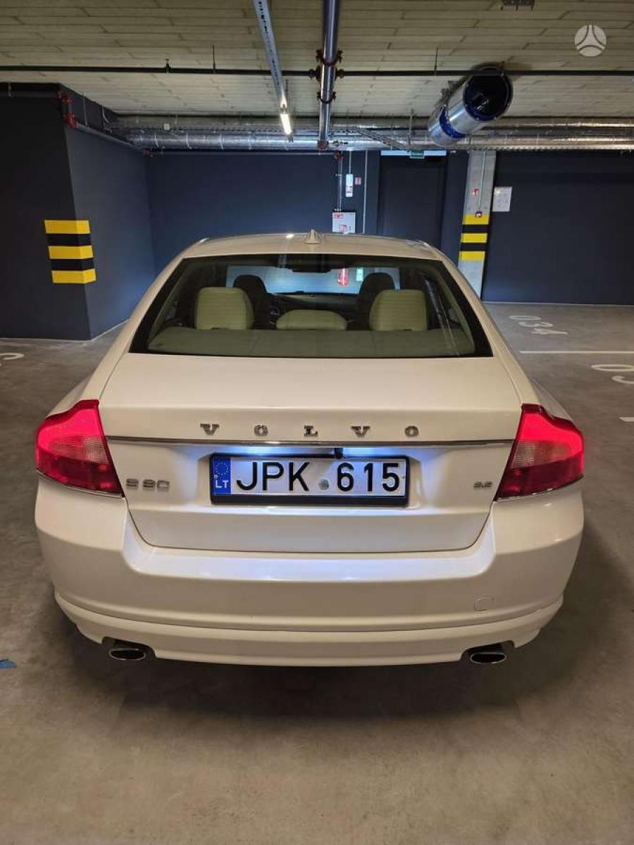 White Volvo S80 2010 in Vilnius, with an engine capacity of 3.19 L and mileage of 320 thousand km for 3000 €, photo 6 on AUTOMOTO.COM.LV
