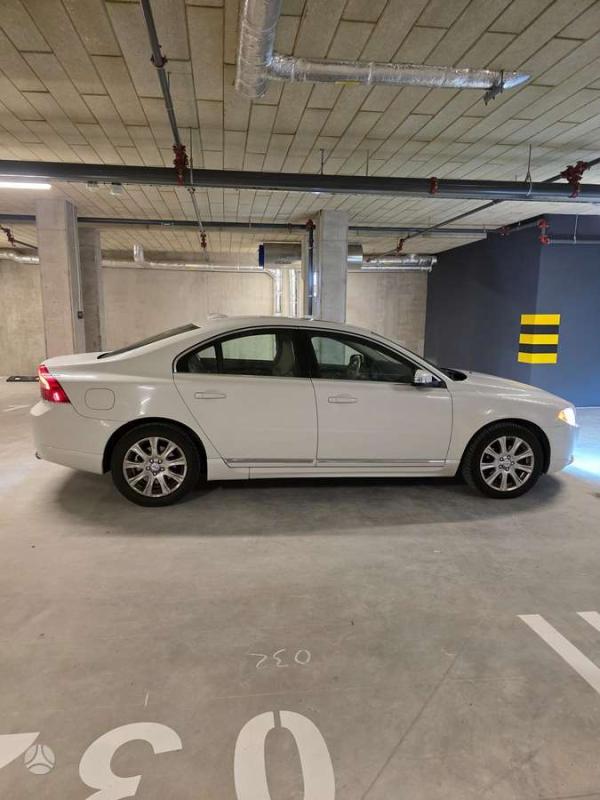 White Volvo S80 2010 in Vilnius, with an engine capacity of 3.19 L and mileage of 320 thousand km for 3000 €, photo 8 on AUTOMOTO.COM.LV