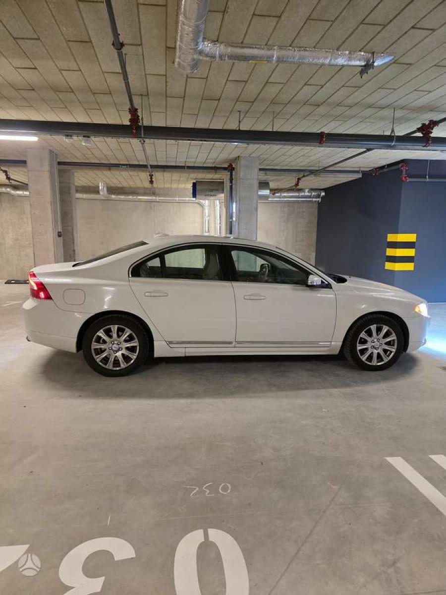 White Volvo S80 2010 in Vilnius, with an engine capacity of 3.19 L and mileage of 320 thousand km for 3000 €, photo 8 on AUTOMOTO.COM.LV