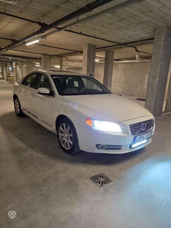 White Volvo S80 2010 in Vilnius, with an engine capacity of 3.19 L and mileage of 320 thousand km for 3000 €, photo 9 on AUTOMOTO.COM.LV