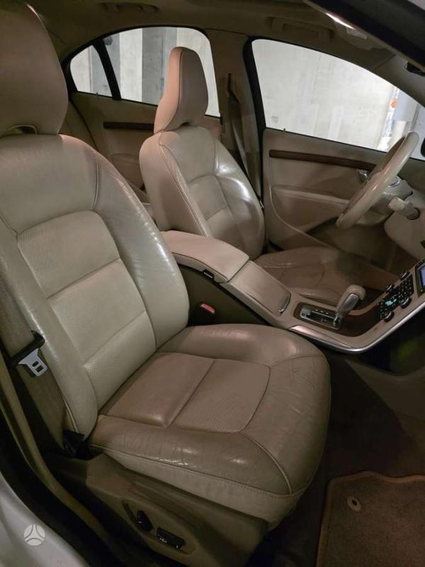 White Volvo S80 2010 in Vilnius, with an engine capacity of 3.19 L and mileage of 320 thousand km for 3000 €, photo 11 on AUTOMOTO.COM.LV