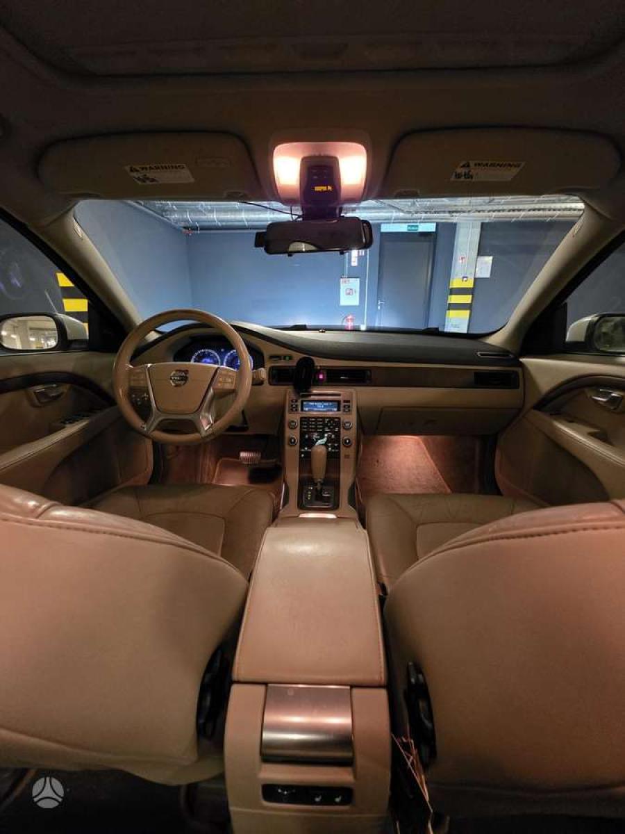 White Volvo S80 2010 in Vilnius, with an engine capacity of 3.19 L and mileage of 320 thousand km for 3000 €, photo 13 on AUTOMOTO.COM.LV