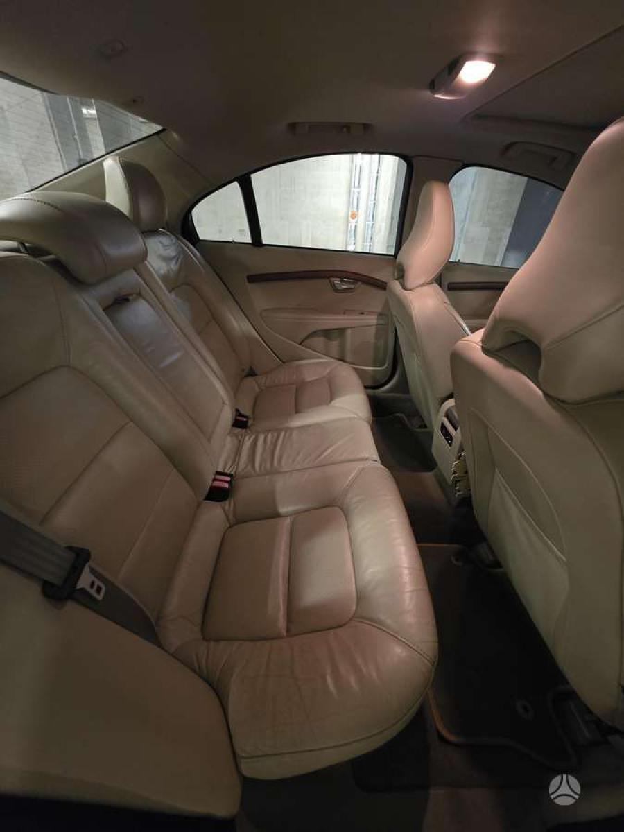 White Volvo S80 2010 in Vilnius, with an engine capacity of 3.19 L and mileage of 320 thousand km for 3000 €, photo 14 on AUTOMOTO.COM.LV
