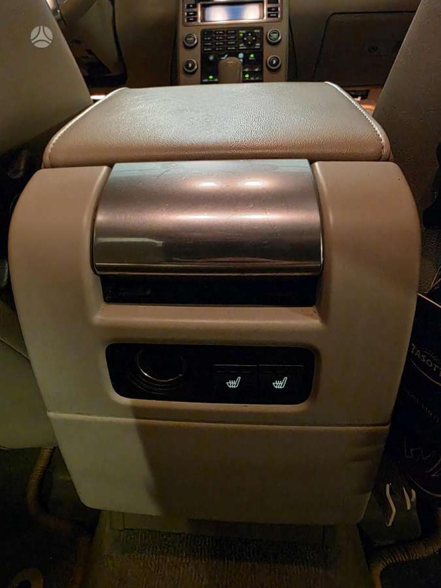 White Volvo S80 2010 in Vilnius, with an engine capacity of 3.19 L and mileage of 320 thousand km for 3000 €, photo 16 on AUTOMOTO.COM.LV