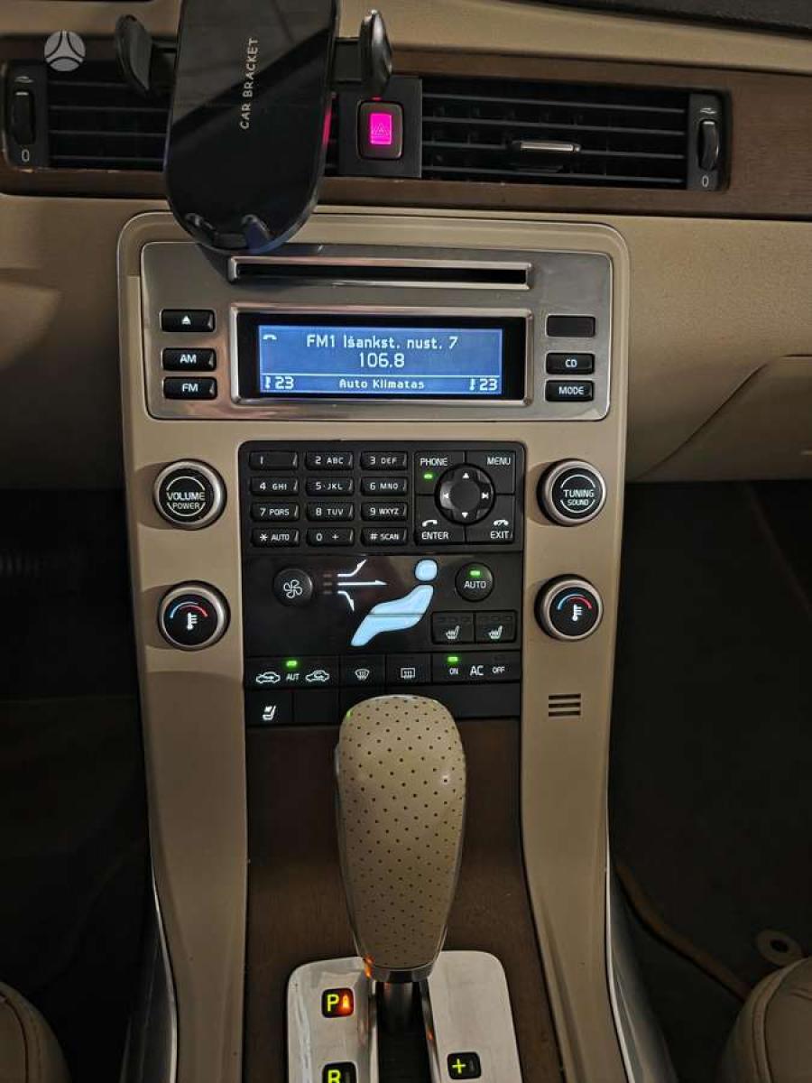 White Volvo S80 2010 in Vilnius, with an engine capacity of 3.19 L and mileage of 320 thousand km for 3000 €, photo 19 on AUTOMOTO.COM.LV
