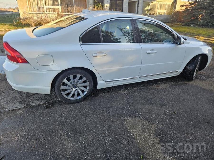 Balts Volvo S80 2011 Jelgava, ar dzinēja tilpumu 2.40 L un nobraukumu 288 tūkst. km par 6500 €, foto 7 vietnē AUTOMOTO.COM.LV