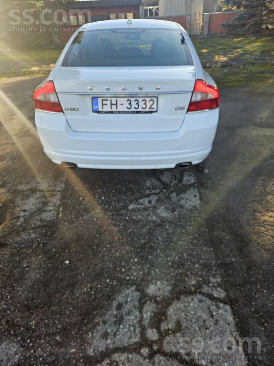 Balts Volvo S80 2011 Jelgava, ar dzinēja tilpumu 2.40 L un nobraukumu 288 tūkst. km par 6500 €, foto 8 vietnē AUTOMOTO.COM.LV