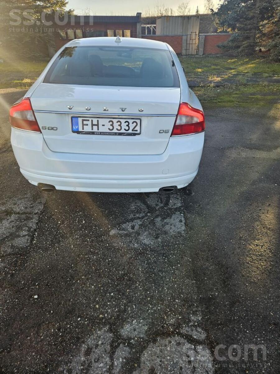 Balts Volvo S80 2011 Jelgava, ar dzinēja tilpumu 2.40 L un nobraukumu 288 tūkst. km par 6500 €, foto 9 vietnē AUTOMOTO.COM.LV