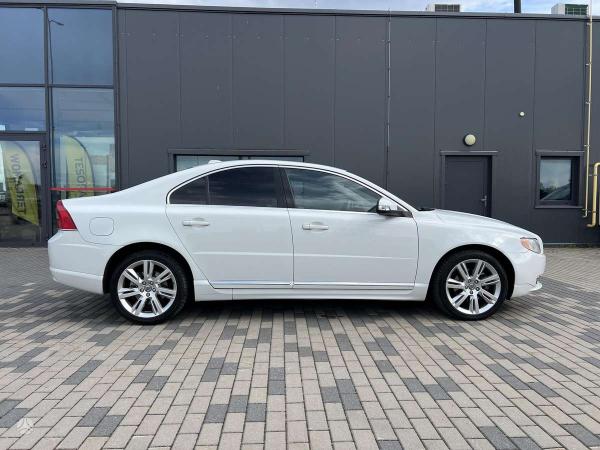 Balts Volvo S80 2011 Šauļi, ar dzinēja tilpumu 1.98 L un nobraukumu 306 tūkst. km par 5150 €, foto 4 vietnē AUTOMOTO.COM.LV