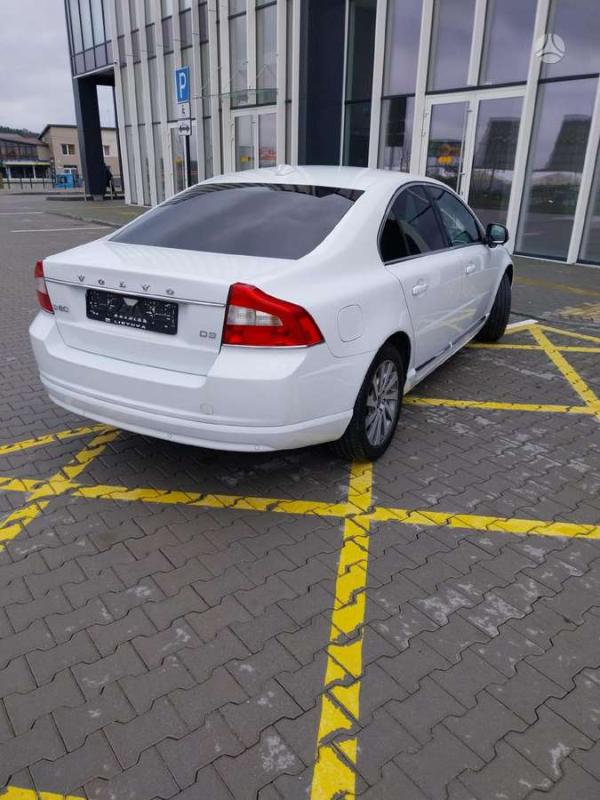 White Volvo S80 2012 in Vilnius, with an engine capacity of 2.00 L and mileage of 300 thousand km for 7250 €, photo 3 on AUTOMOTO.COM.LV