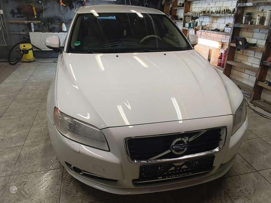 Balts Volvo S80 2012 Viļņa, ar dzinēja tilpumu 2.00 L un nobraukumu 300 tūkst. km par 7250 €, foto 4 vietnē AUTOMOTO.COM.LV