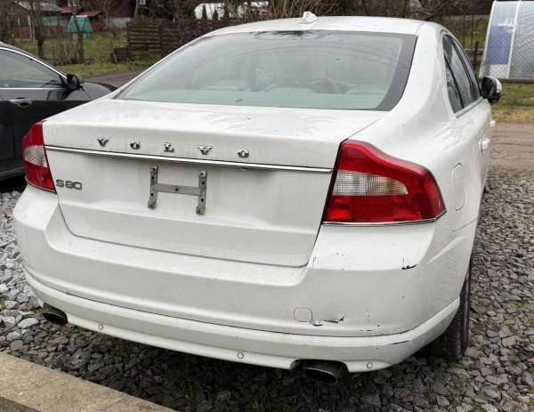 Balts Volvo S80 2012 Viļņa, ar dzinēja tilpumu 3.19 L un nobraukumu 252 tūkst. km par 4300 €, foto 3 vietnē AUTOMOTO.COM.LV