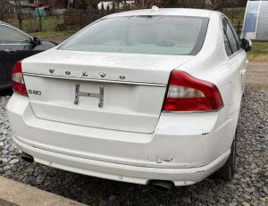 White Volvo S80 2012 in Vilnius, with an engine capacity of 3.19 L and mileage of 252 thousand km for 4300 €, photo 3 on AUTOMOTO.COM.LV