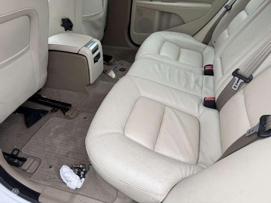 White Volvo S80 2012 in Vilnius, with an engine capacity of 3.19 L and mileage of 252 thousand km for 4300 €, photo 21 on AUTOMOTO.COM.LV