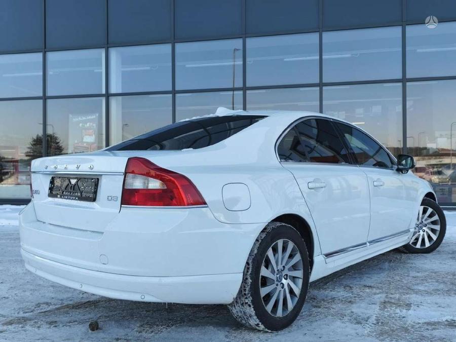 White Volvo S80 2012 in Vilnius, with an engine capacity of 2.00 L and mileage of 300 thousand km for 6450 €, photo 4 on AUTOMOTO.COM.LV