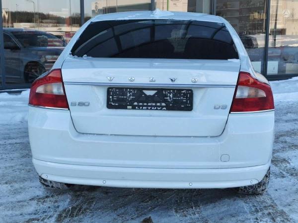 White Volvo S80 2012 in Vilnius, with an engine capacity of 2.00 L and mileage of 300 thousand km for 6450 €, photo 6 on AUTOMOTO.COM.LV