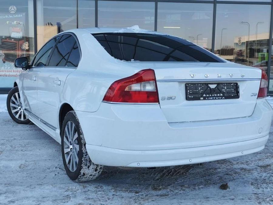 White Volvo S80 2012 in Vilnius, with an engine capacity of 2.00 L and mileage of 300 thousand km for 6450 €, photo 14 on AUTOMOTO.COM.LV
