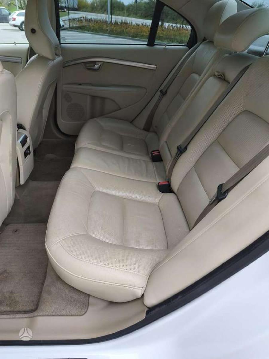 White Volvo S80 2012 in Vilnius, with an engine capacity of 2.00 L and mileage of 300 thousand km for 6450 €, photo 25 on AUTOMOTO.COM.LV