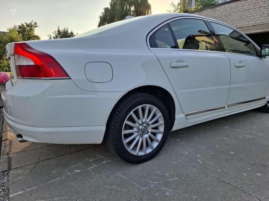 White Volvo S80 2012 in Jonava, with an engine capacity of 3.19 L and mileage of 221 thousand km for 4150 €, photo 8 on AUTOMOTO.COM.LV