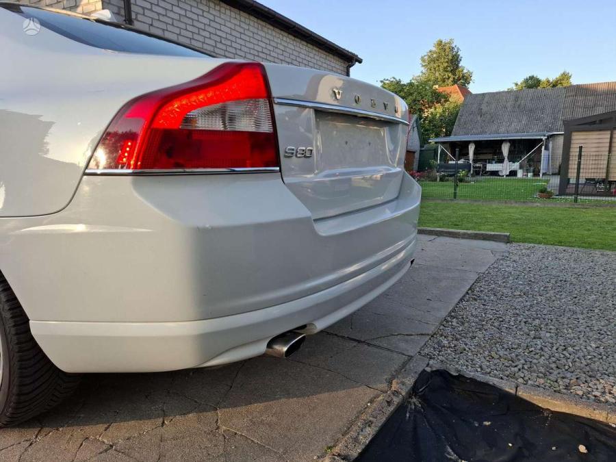 White Volvo S80 2012 in Jonava, with an engine capacity of 3.19 L and mileage of 221 thousand km for 4150 €, photo 11 on AUTOMOTO.COM.LV