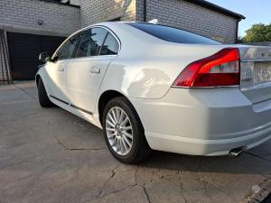 White Volvo S80 2012 in Jonava, with an engine capacity of 3.19 L and mileage of 221 thousand km for 4150 €, photo 12 on AUTOMOTO.COM.LV