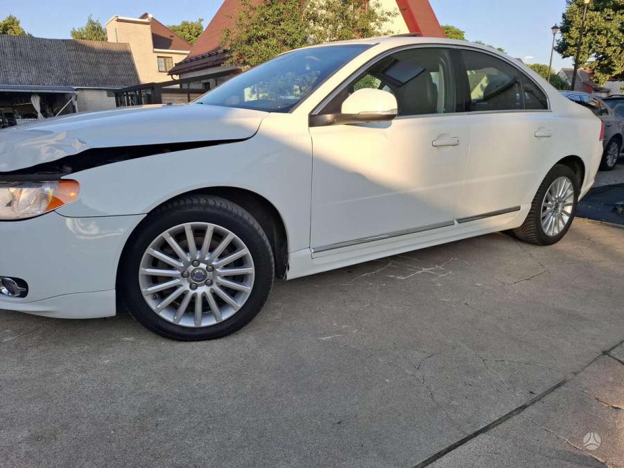 White Volvo S80 2012 in Jonava, with an engine capacity of 3.19 L and mileage of 221 thousand km for 4150 €, photo 13 on AUTOMOTO.COM.LV