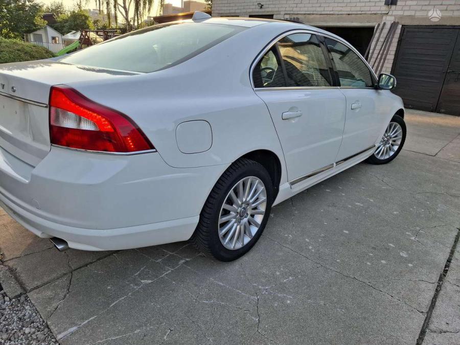 White Volvo S80 2012 in Jonava, with an engine capacity of 3.19 L and mileage of 221 thousand km for 4150 €, photo 17 on AUTOMOTO.COM.LV