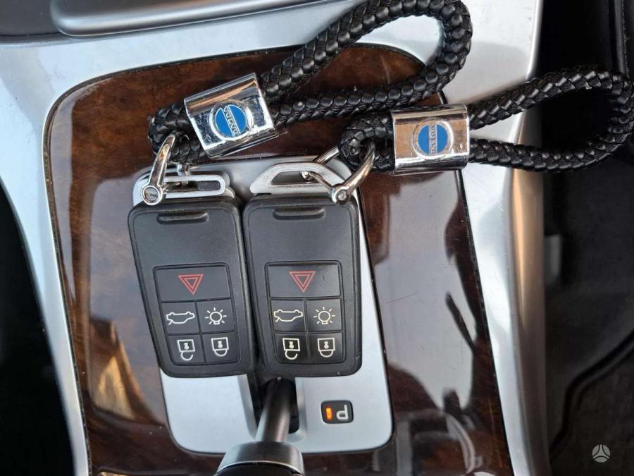 White Volvo S80 2012 in Jonava, with an engine capacity of 3.19 L and mileage of 221 thousand km for 4150 €, photo 20 on AUTOMOTO.COM.LV