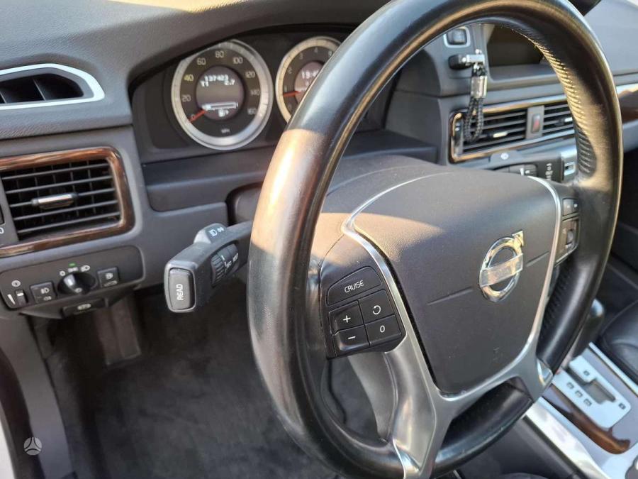 White Volvo S80 2012 in Jonava, with an engine capacity of 3.19 L and mileage of 221 thousand km for 4150 €, photo 21 on AUTOMOTO.COM.LV