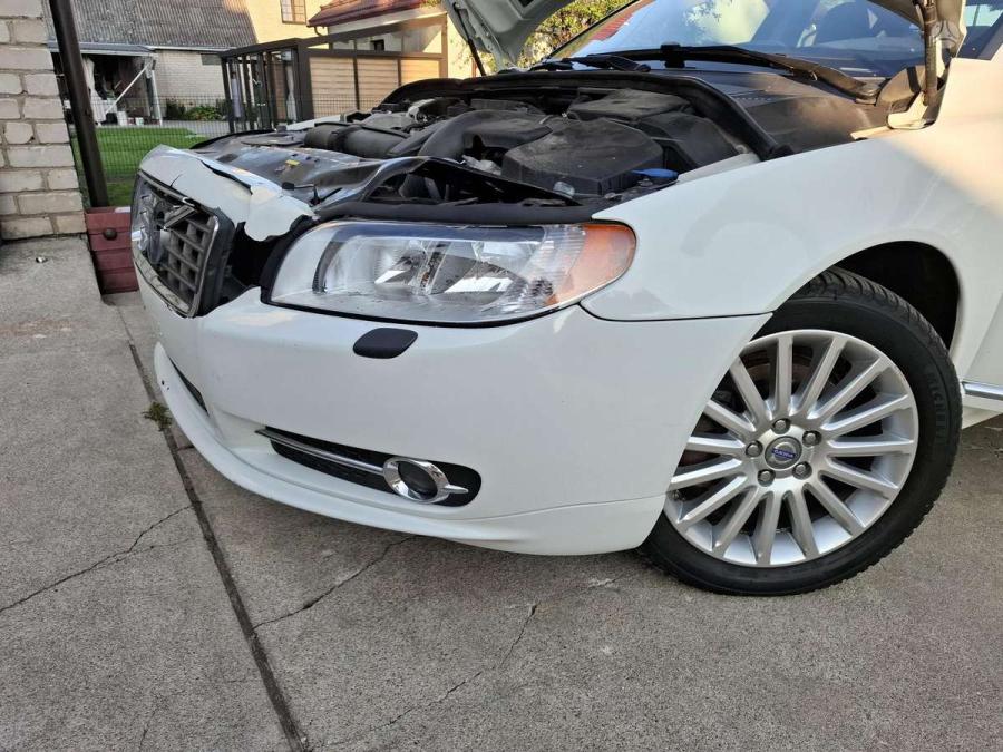 White Volvo S80 2012 in Jonava, with an engine capacity of 3.19 L and mileage of 221 thousand km for 4150 €, photo 30 on AUTOMOTO.COM.LV