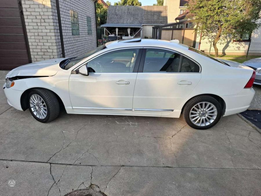 White Volvo S80 2012 in Jonava, with an engine capacity of 3.19 L and mileage of 221 thousand km for 4150 €, photo 36 on AUTOMOTO.COM.LV