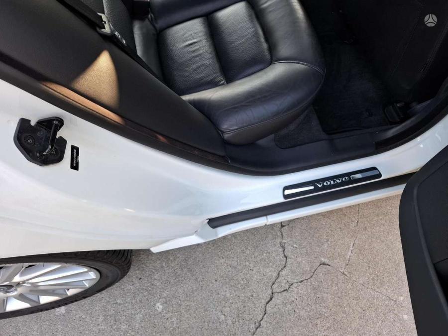 White Volvo S80 2012 in Jonava, with an engine capacity of 3.19 L and mileage of 221 thousand km for 4150 €, photo 43 on AUTOMOTO.COM.LV