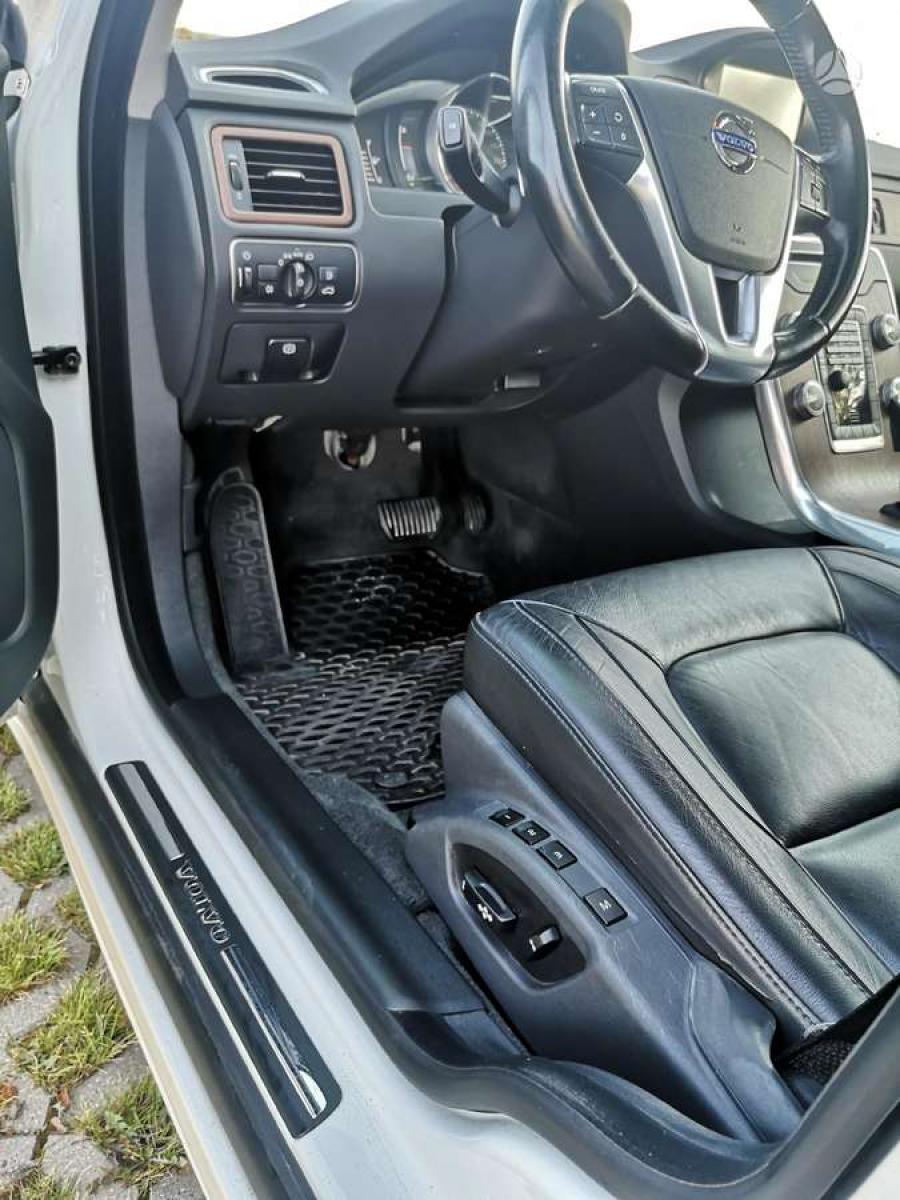 Balts Volvo S80 2015 Šauļi, ar dzinēja tilpumu 1.56 L un nobraukumu 166 tūkst. km par 10300 €, foto 33 vietnē AUTOMOTO.COM.LV