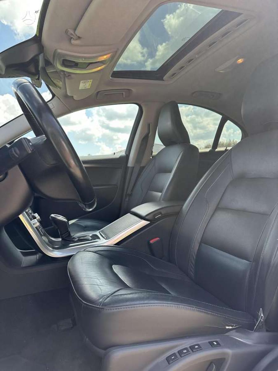 Balts Volvo S80 2015 Kauņa, ar dzinēja tilpumu 1.97 L un nobraukumu 235 tūkst. km par 8700 €, foto 6 vietnē AUTOMOTO.COM.LV