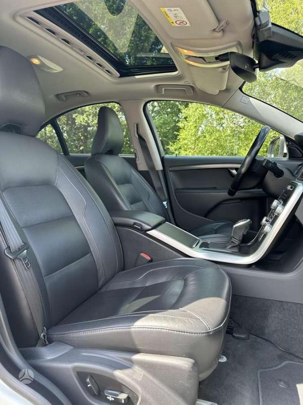 White Volvo S80 2015 in Kaunas, with an engine capacity of 1.97 L and mileage of 235 thousand km for 8700 €, photo 8 on AUTOMOTO.COM.LV