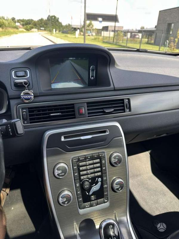 White Volvo S80 2015 in Kaunas, with an engine capacity of 1.97 L and mileage of 235 thousand km for 8700 €, photo 9 on AUTOMOTO.COM.LV