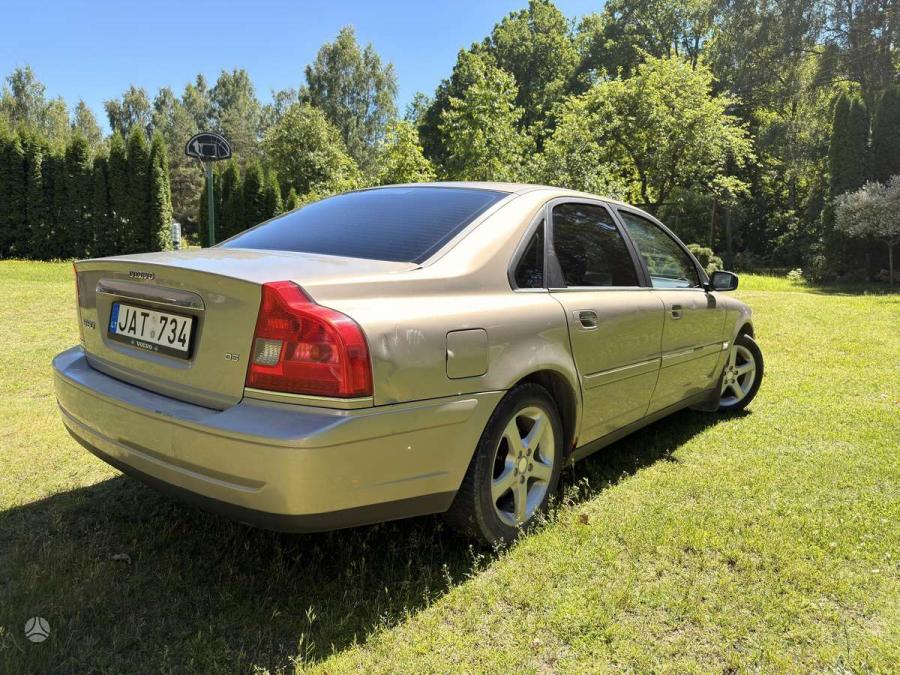 Yellow Volvo S80 2005 in Silute, with an engine capacity of 2.40 L and mileage of 328 thousand km for 1100 €, photo 1 on AUTOMOTO.COM.LV