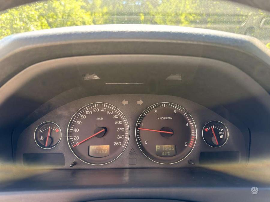 Yellow Volvo S80 2005 in Silute, with an engine capacity of 2.40 L and mileage of 328 thousand km for 1100 €, photo 5 on AUTOMOTO.COM.LV