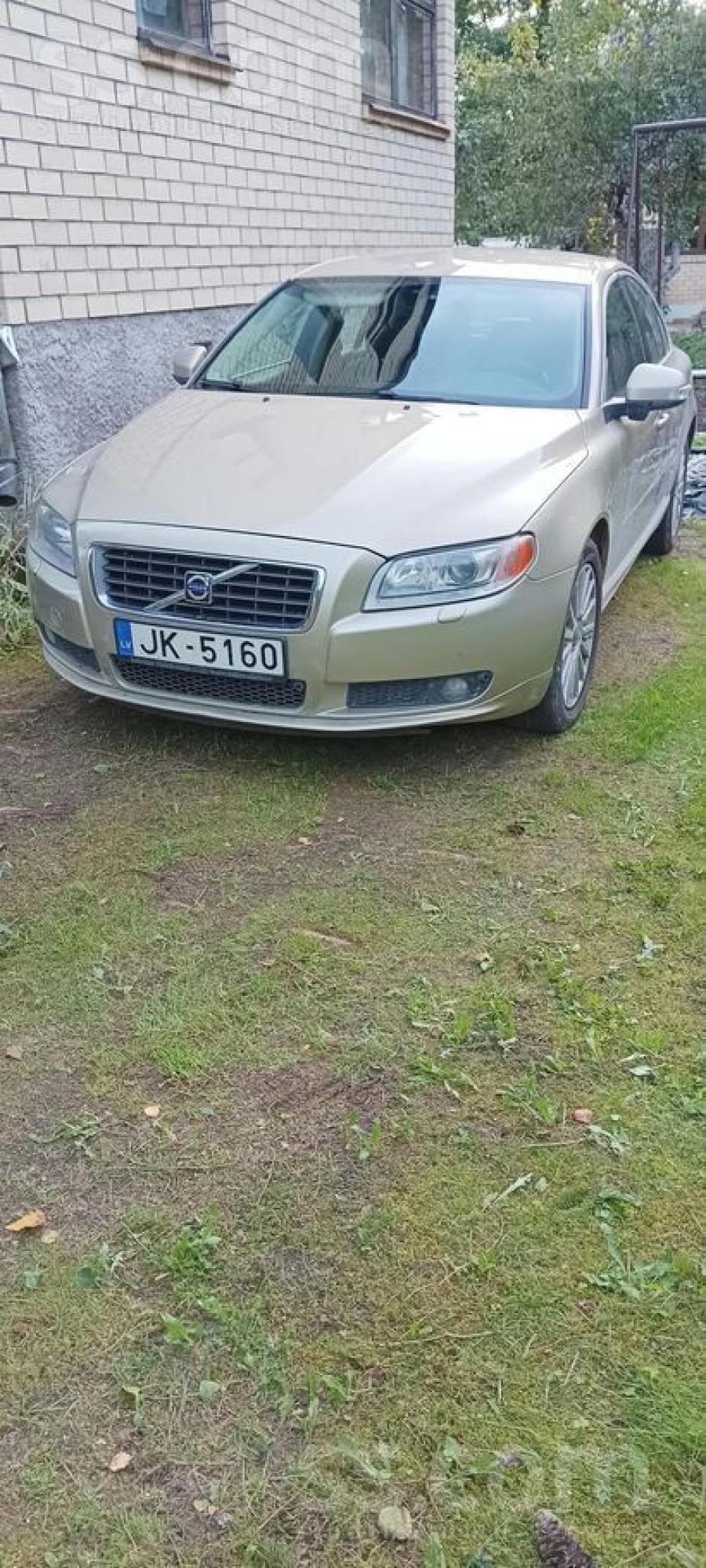 Yellow Volvo S80 2006 in Riga, with an engine capacity of 2.40 L and mileage of 267 thousand km for 4300 €, photo 3 on AUTOMOTO.COM.LV