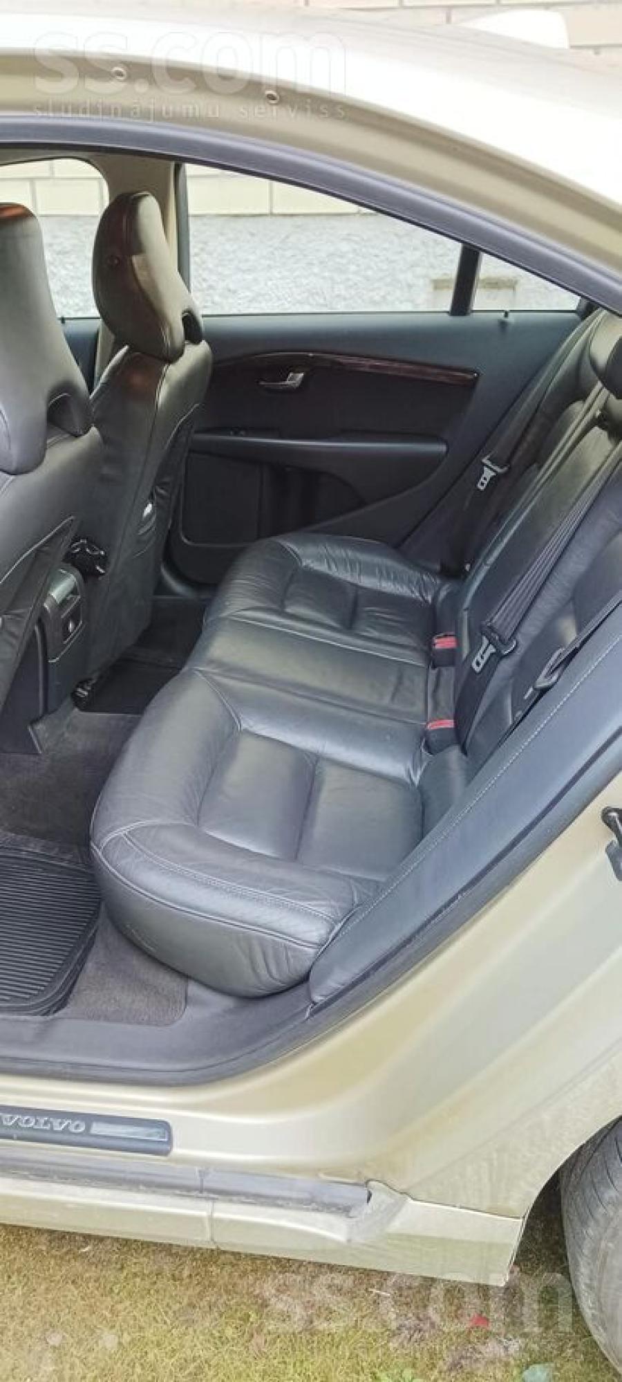 Yellow Volvo S80 2006 in Riga, with an engine capacity of 2.40 L and mileage of 267 thousand km for 4300 €, photo 5 on AUTOMOTO.COM.LV