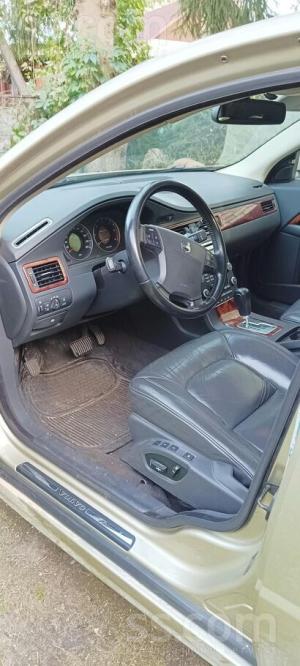 Yellow Volvo S80 2006 in Riga, with an engine capacity of 2.40 L and mileage of 267 thousand km for 4300 €, photo 6 on AUTOMOTO.COM.LV